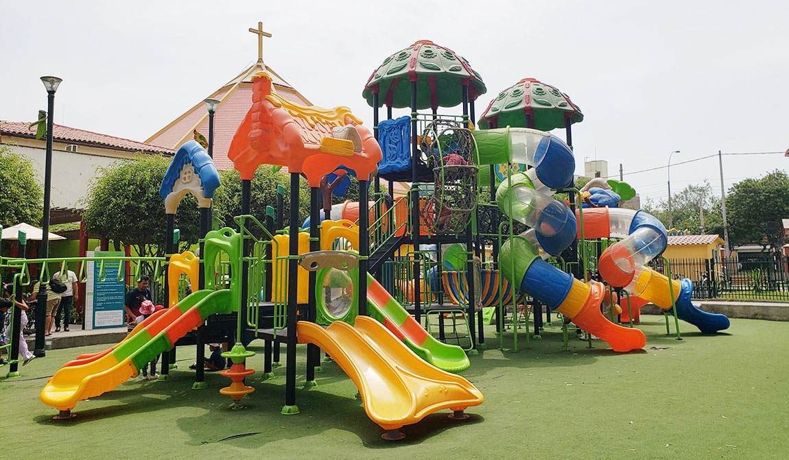 What Are Backyard Playground Slides Made Of? - SPIKE